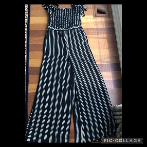 ALI & JAY | Pants & Jumpsuits | Ali Jay Smocked Jumpsuit Xs | Poshmark